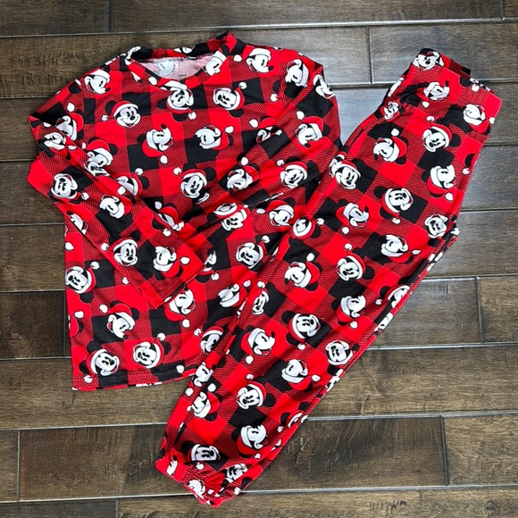 Disney | Intimates & Sleepwear | 33 Disney Mickey Mouse Santa Plaid ...
